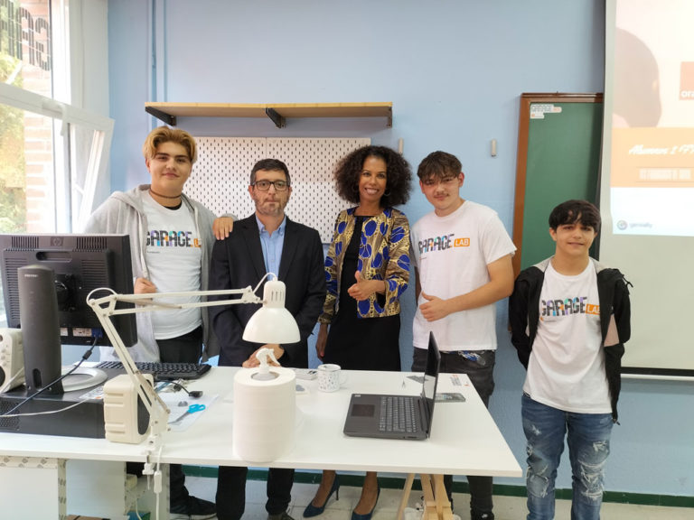 Orange y el I.E.S. Francisco de Goya inauguran un nuevo GarageLab
